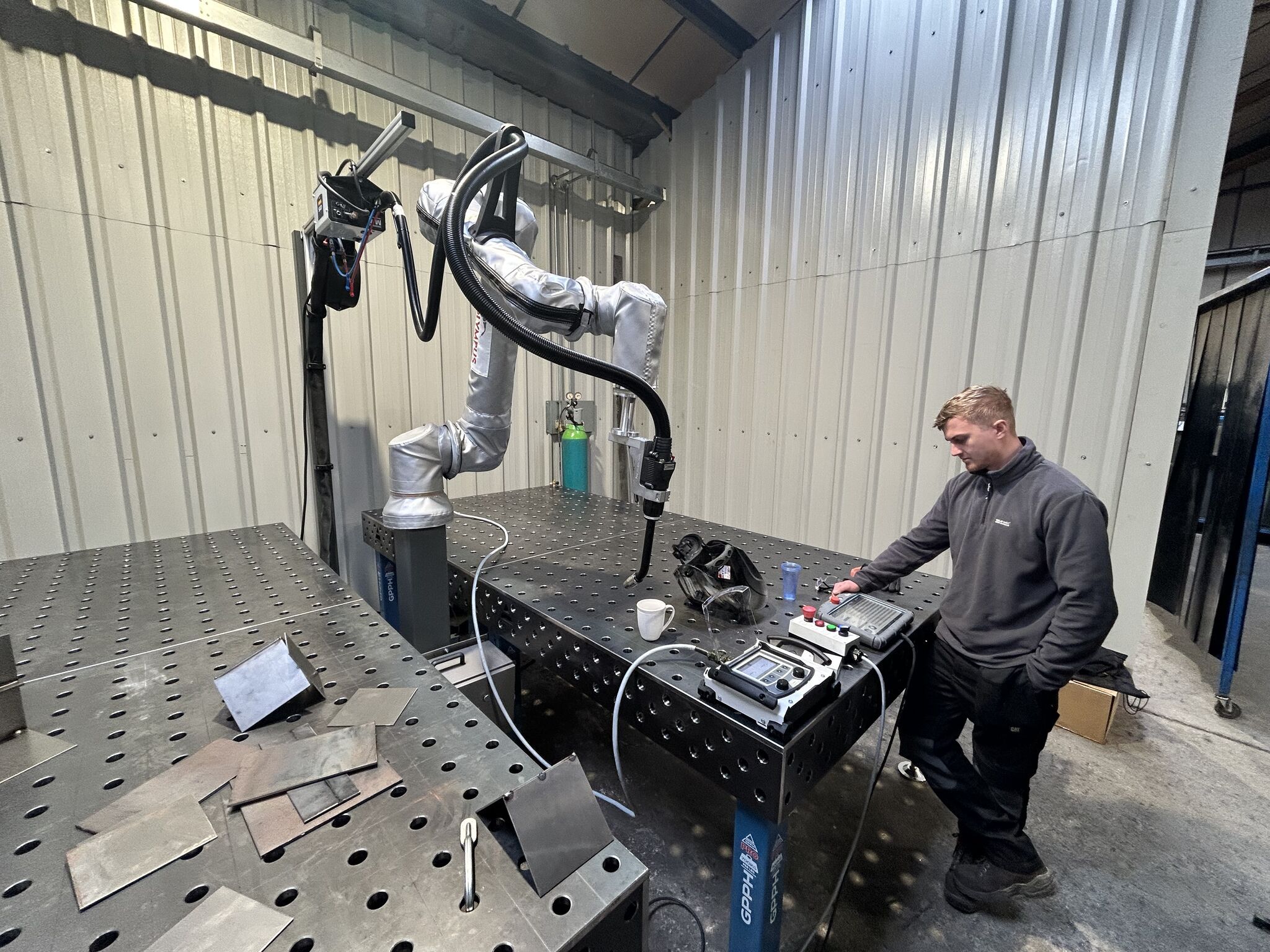 Universal Robot Welding System for Industrial Design & Sheet Metal Fabricators Amcanu Ltd ...