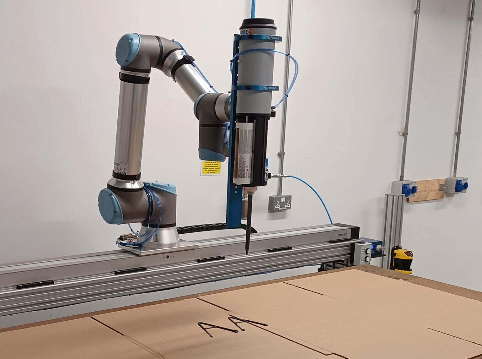 What is Cobotics and How is it Different from Robotics? A Clear Guide
